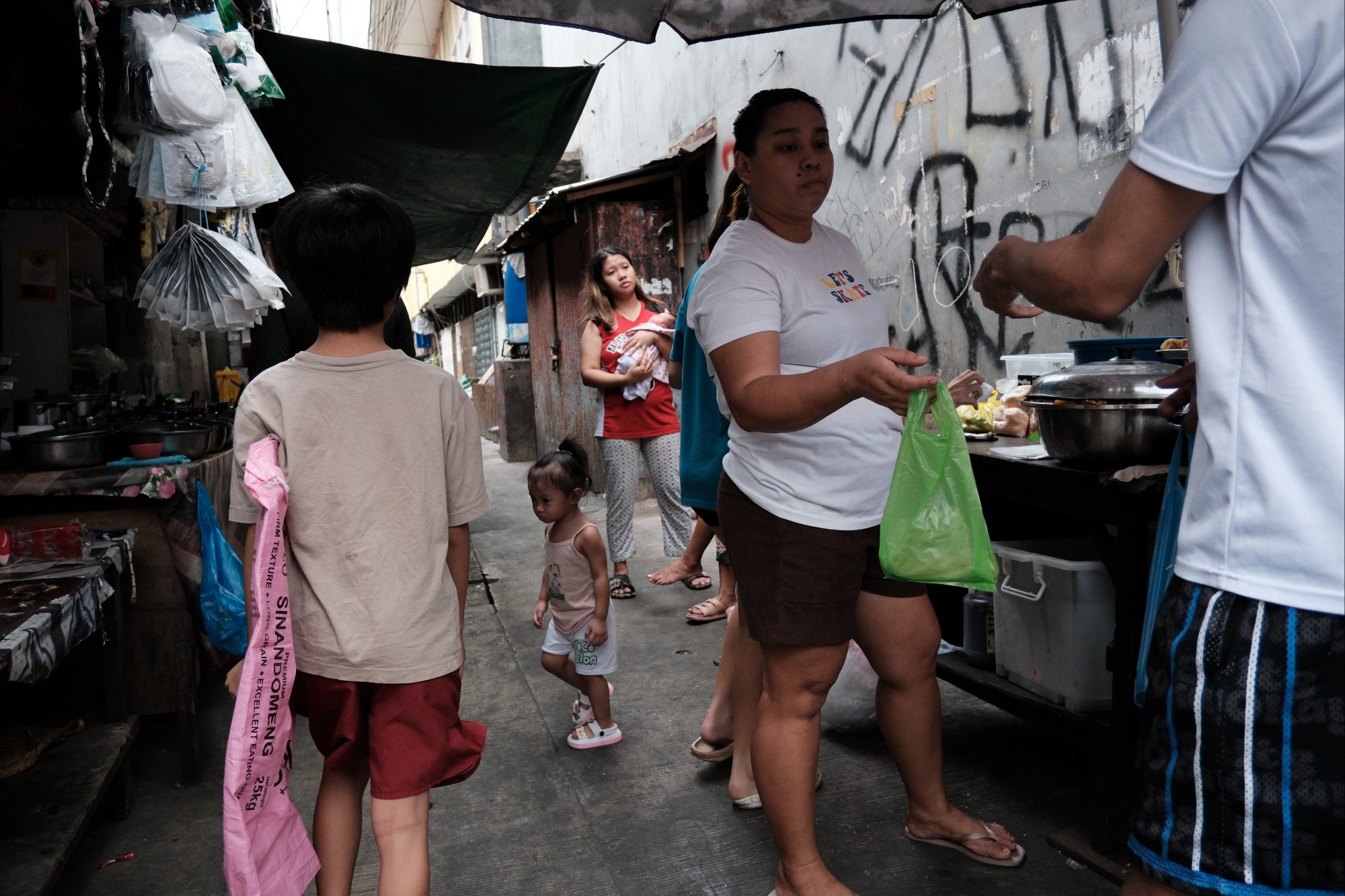 People in alley, Manila, Philippines – gsworldphoto